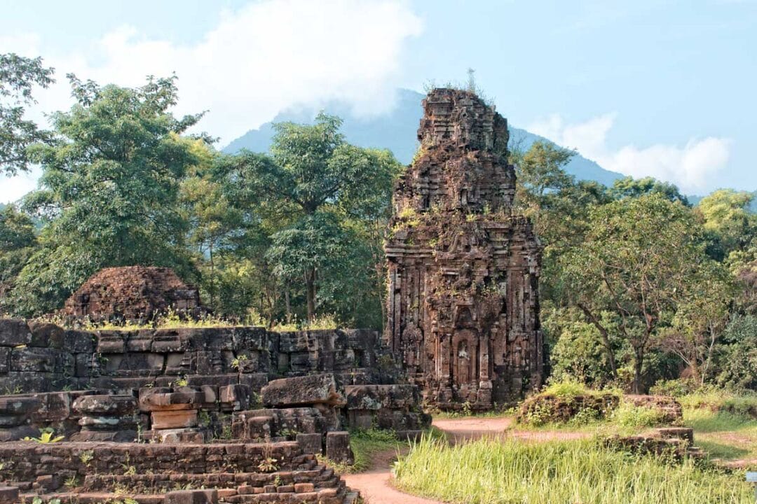 Top 20 Biggest Landmarks in Vietnam (2022)