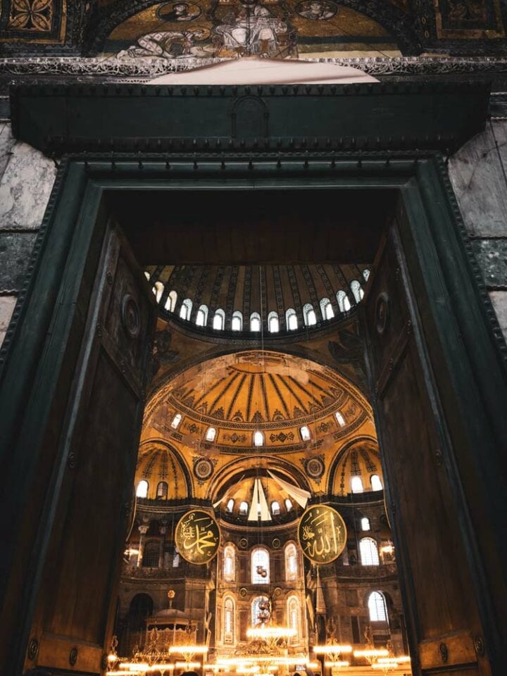 How to Spend 3 Days in Istanbul - The Best Travel Itinerary 2023 (+ map)